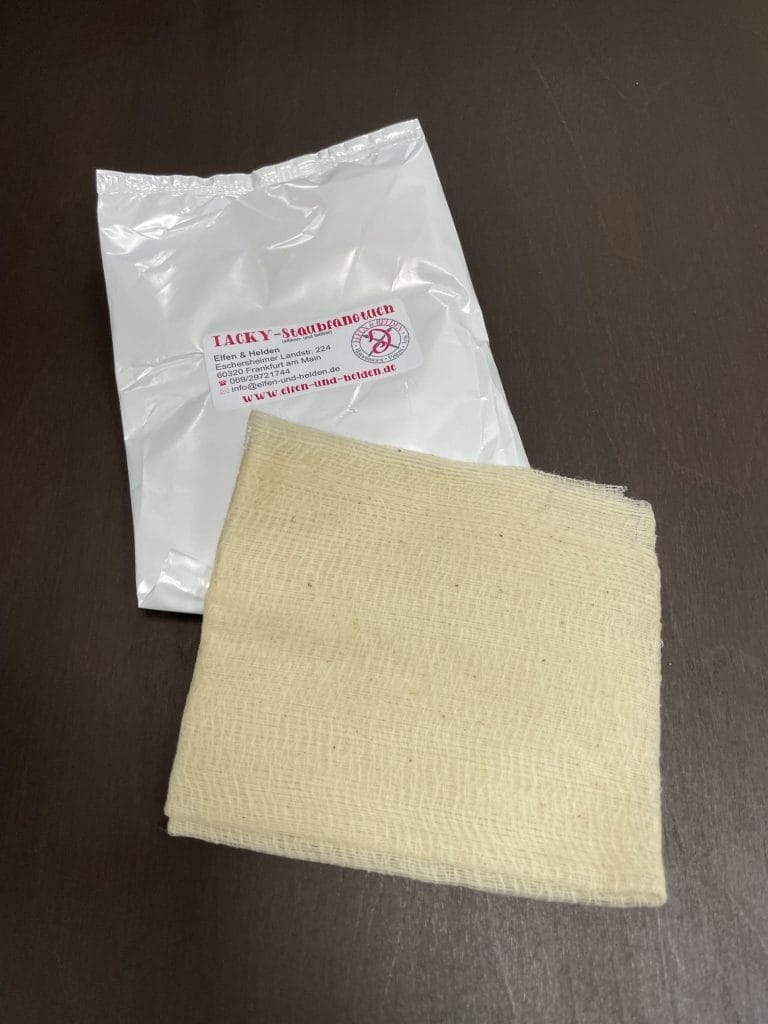 Elfen und Helden Tacky dust control cloth - Elfen & Helden